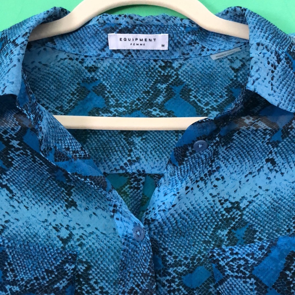 Equipment Blaise Blue Snakeskin Silk Button Down M - Gem